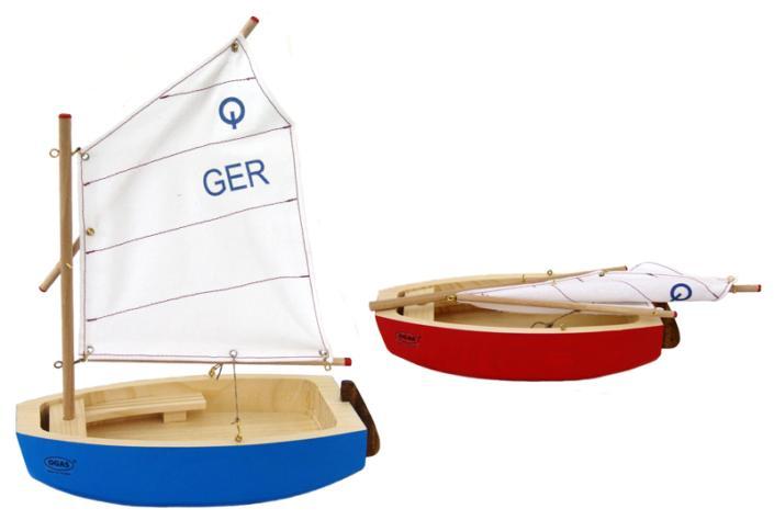 Floating wooden toy boats: Medium sailing ships and boats - OGAS Fabrik